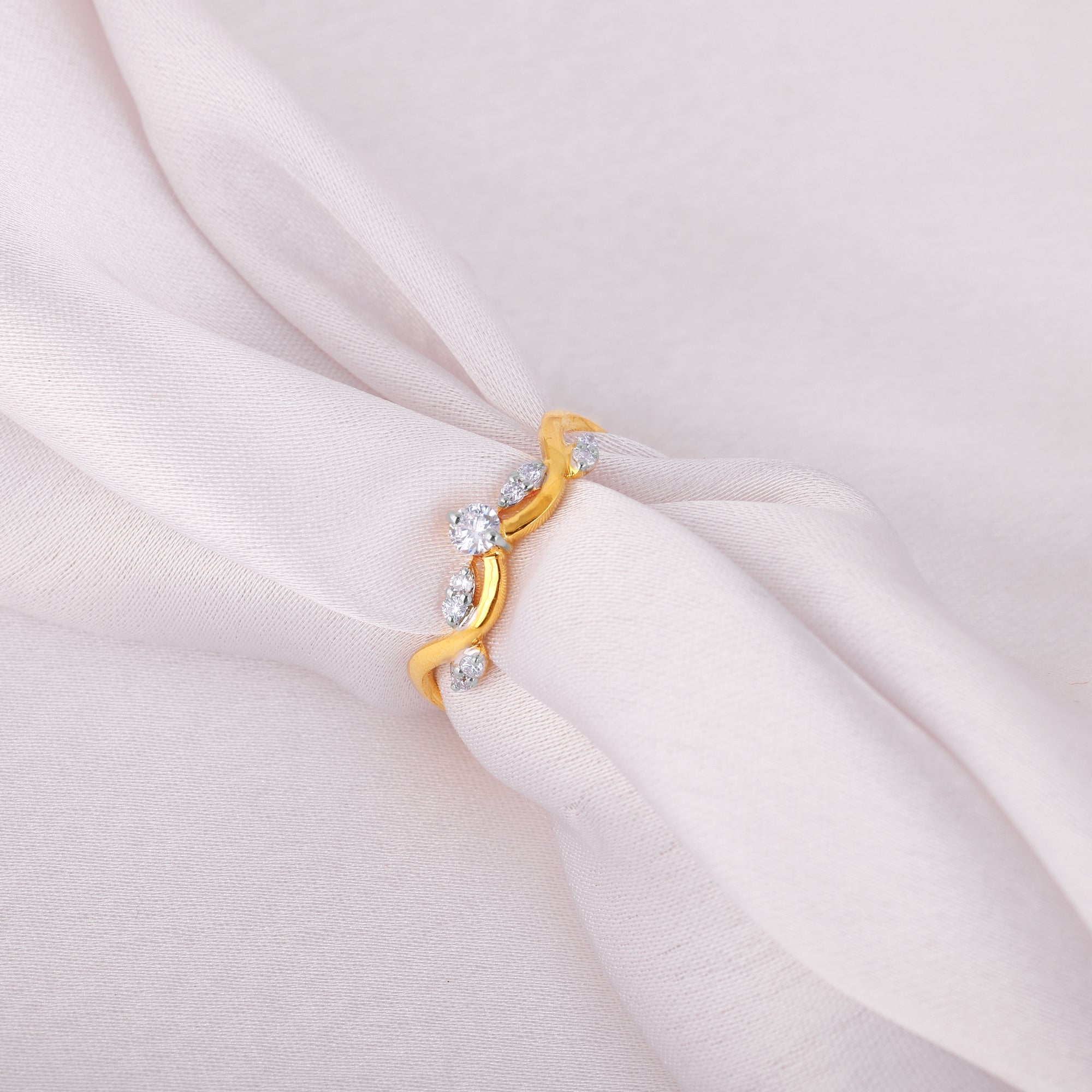 Buy Gold Whimsical Swirl Lab Diamond Ring at Best Price – GIVA Jewellery