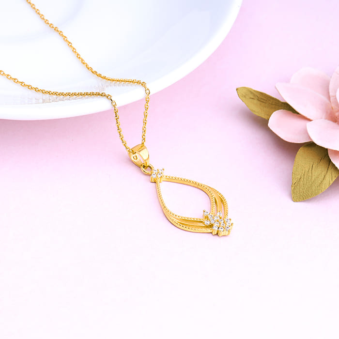 Golden Princess Pendant With Link Chain – GIVA Jewellery