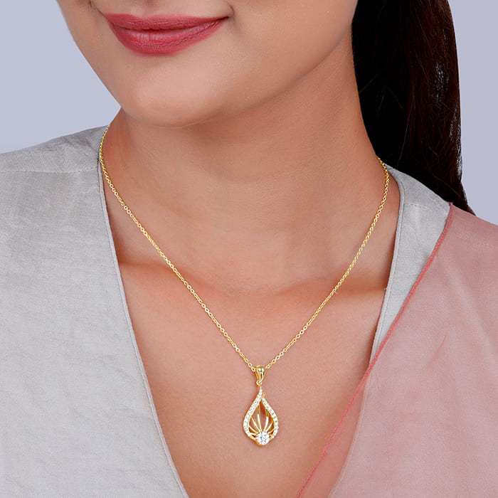 Golden Glint Pendant With Link Chain – GIVA Jewellery