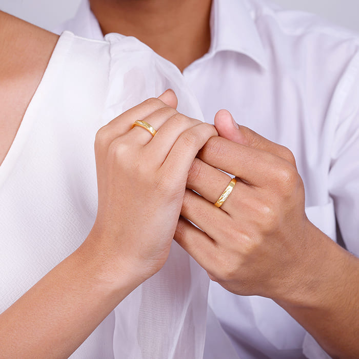 Buy Golden Vintage Elegant Couple Rings at Best Price – GIVA Jewellery