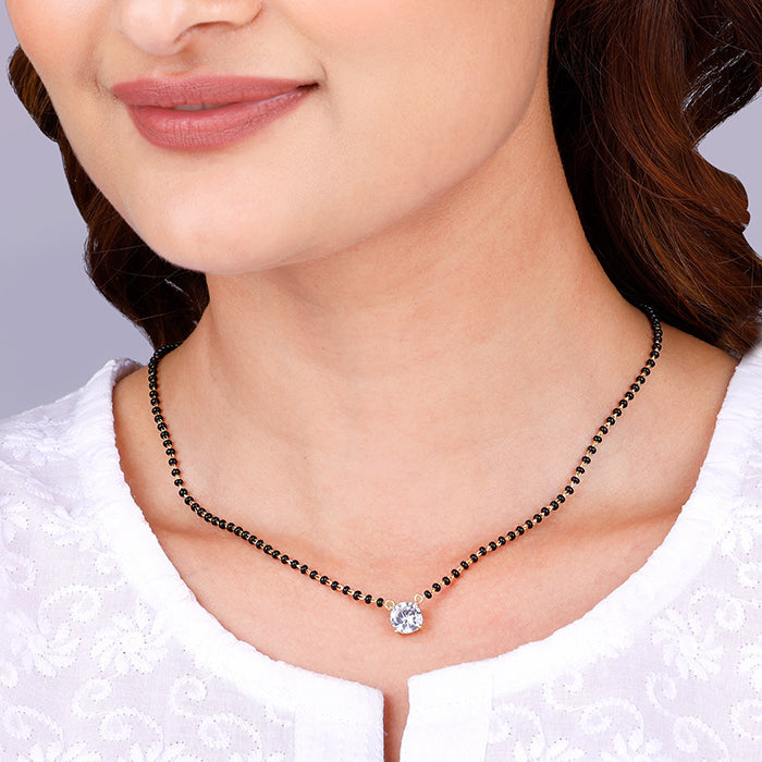 Buy Golden Classic Solitaire Mangalsutra at Best Price – GIVA Jewellery
